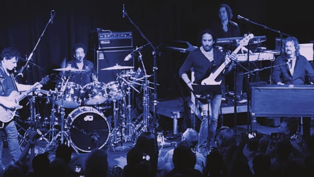 See Neal Schon Perform Lights With Gregg Rolie In Journey Through Time Goldmine Magazine